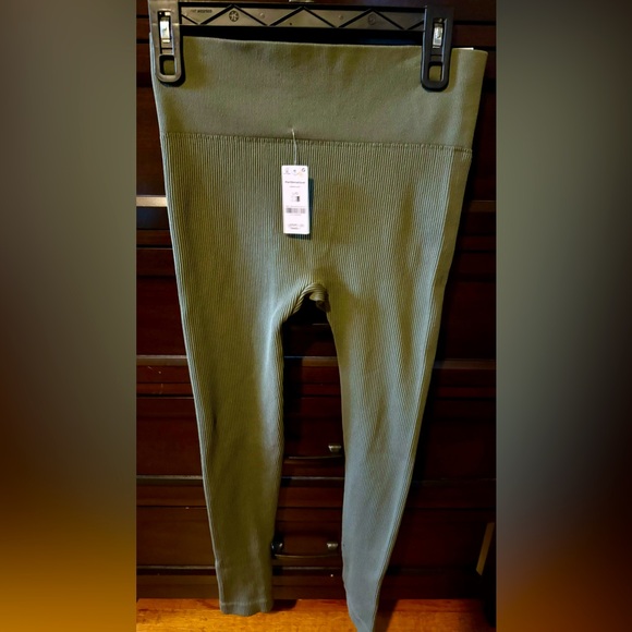Ardene | Pants & Jumpsuits | Nwt Ardene Seamless Ribbed Leggings Olive ...